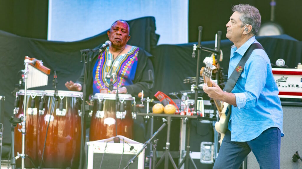 Regardez la performance enflammée de Little Feat dans « Got My Mojo ...