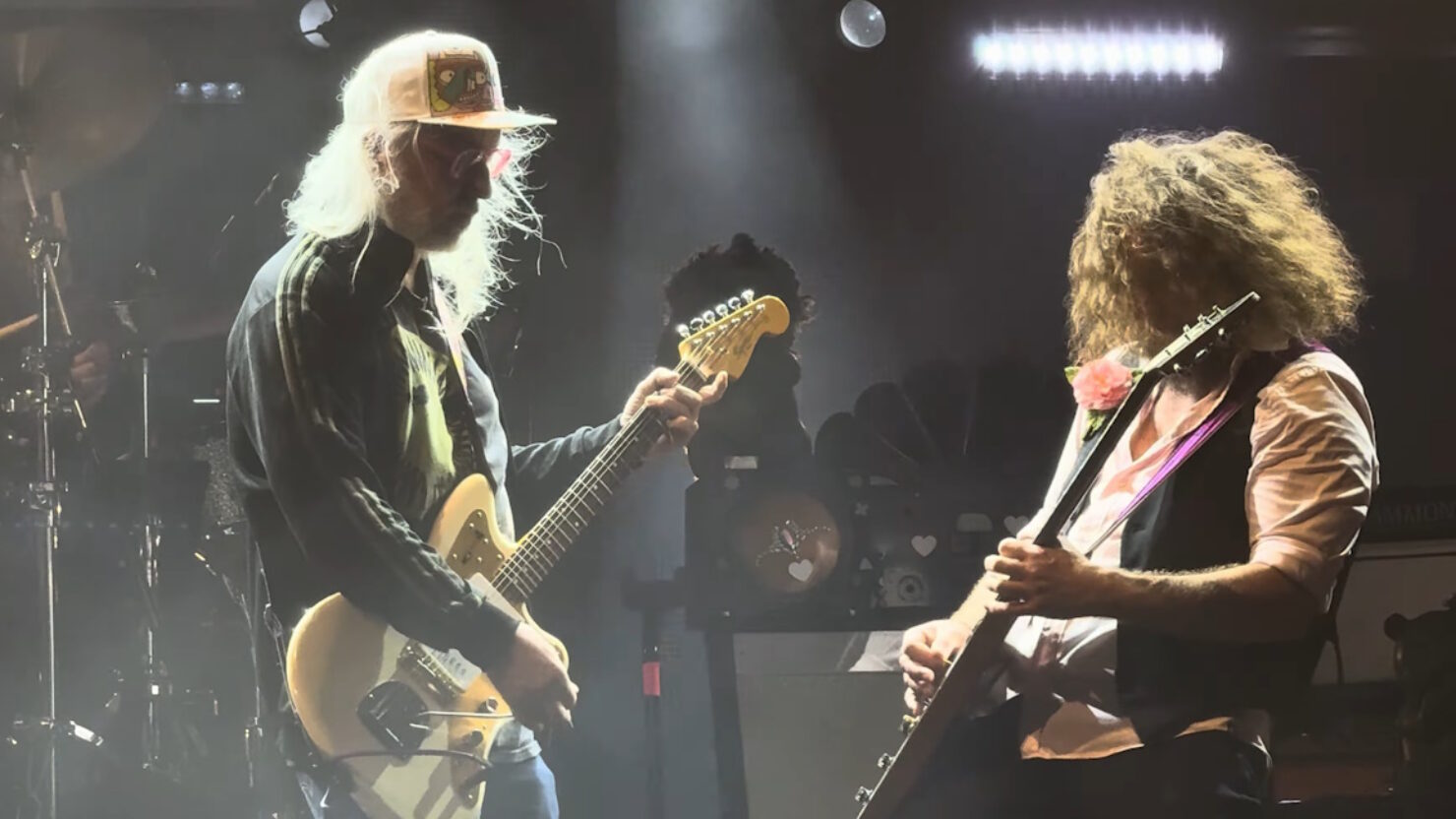 Ma veste matinale organise une série de sit-ins, notamment J Mascis, SG ...