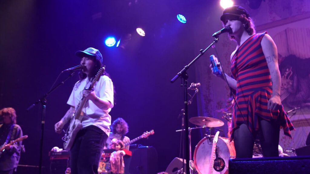 Mercredi joue "Phish Pepsi" avec Daffo à Brooklyn - La Galerie Du Spectacle
